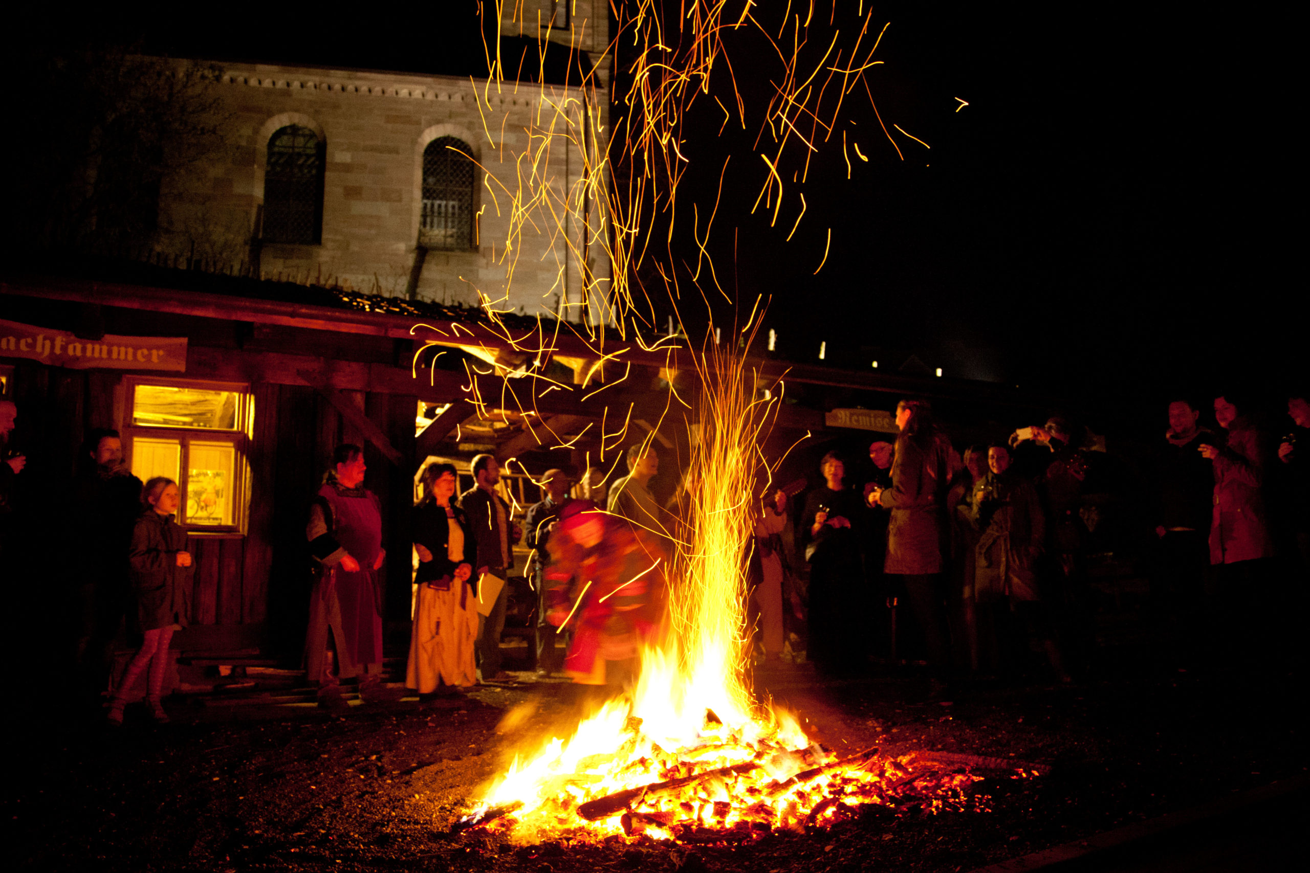 Walpurgisnacht - Klausenhof Burg Hanstein | Ausflugslokal, Ritteressen ...